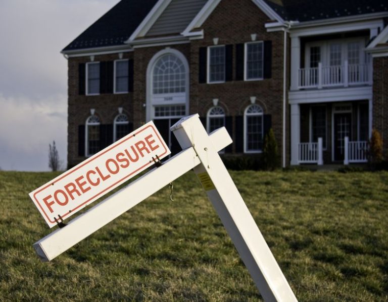 The Critical Role of Process Servers in Foreclosure Proceedings